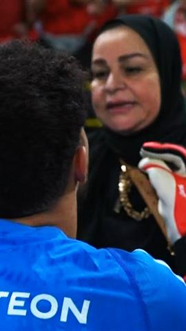 لقطه مصطفي شوبير مع والدته بعد الفوز علي الزمالك في كاس مصر - ريلز بطولات