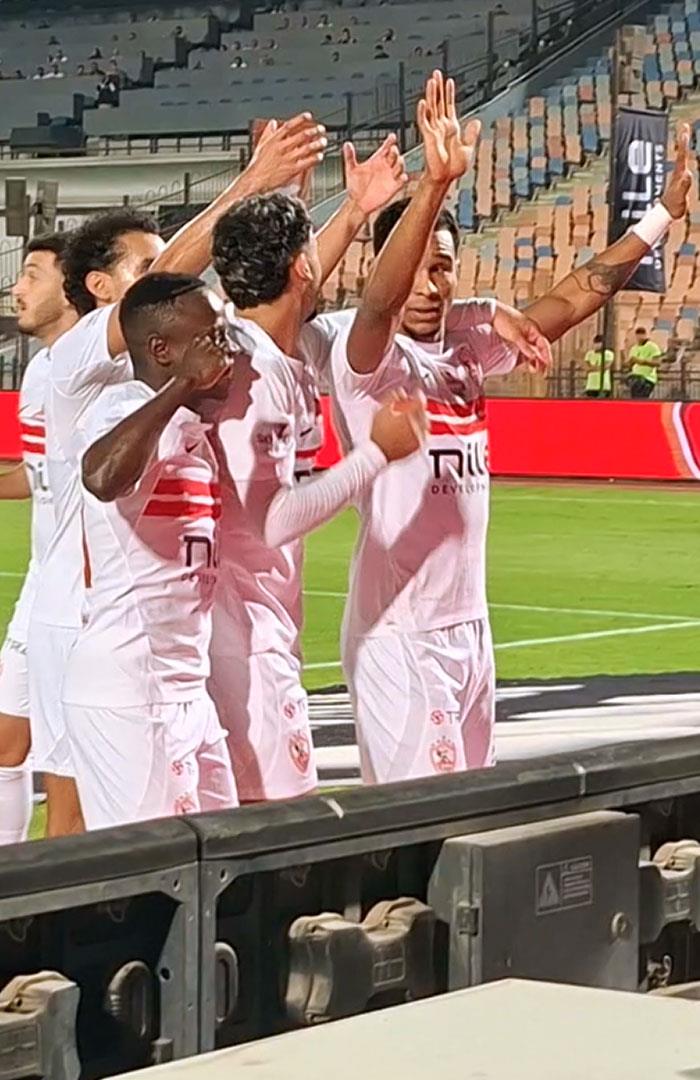احتفال الجزيري مع الجماهير بعد تسجيله الهدف الرابع للزمالك امام ديكاداها - ريلز بطولات