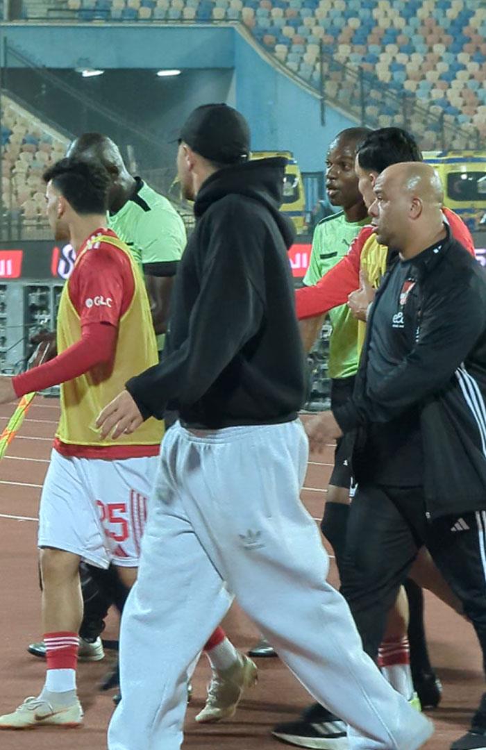 زيزو وبن شرقي يتحدثات مع الحكم بشان طرد جراديشار - ريلز بطولات