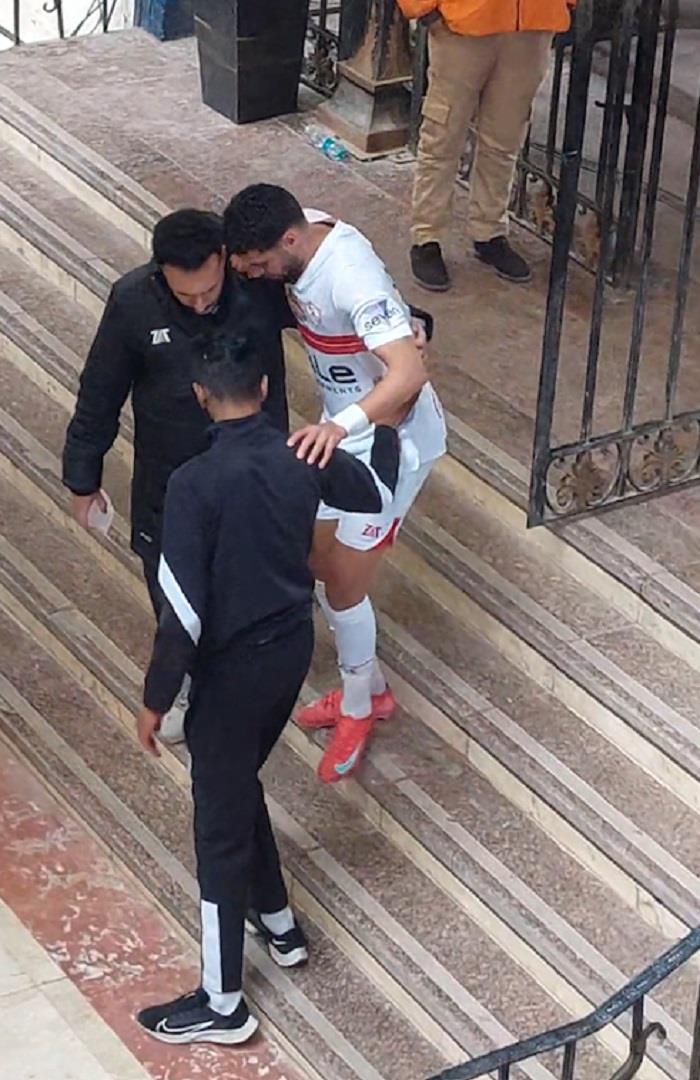 لا يستطيع السير علي قدمه .. لحظة خروج مصطفي شلبي مصاباً في مباراة بتروجيت - ريلز بطولات