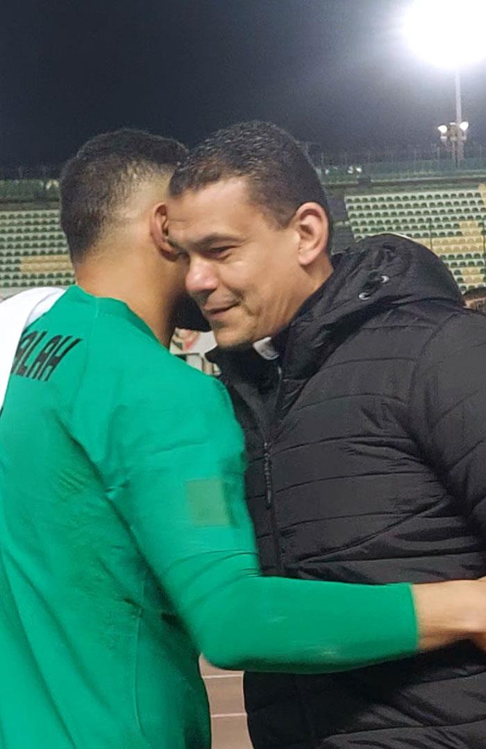 عمر صلاح يعانق عبد الواحد السيد بعد مباراة الزمالك وبتروجيت بكاس الرابطة - ريلز بطولات