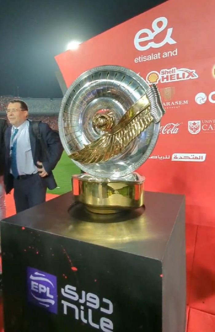 لحظة وصول درع الدوري بعد تتويج الاهلي بلقب الدوري المصري - ريلز بطولات