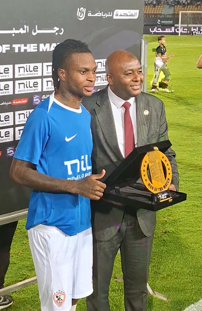 شيكو بانزا يتوج بجائزة رجل مباراة الزمالك وفاركو - ريلز بطولات