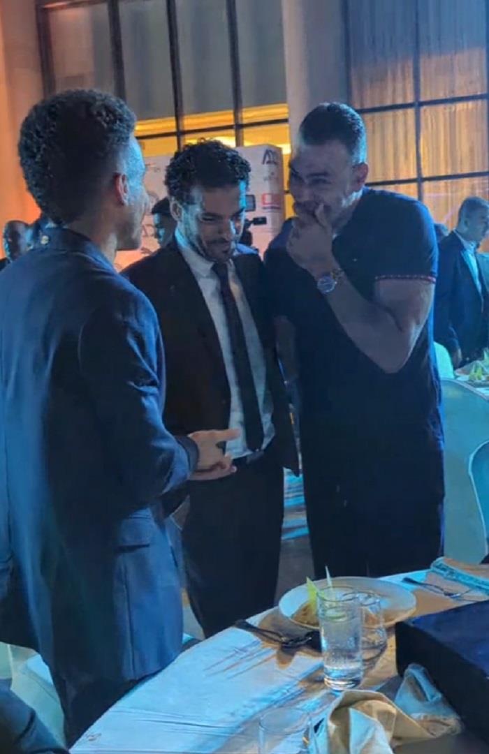 وصلة هزار بين عصام الحضري ولاعبي بيراميدز في حفل أبطال إفريقيا - ريلز بطولات